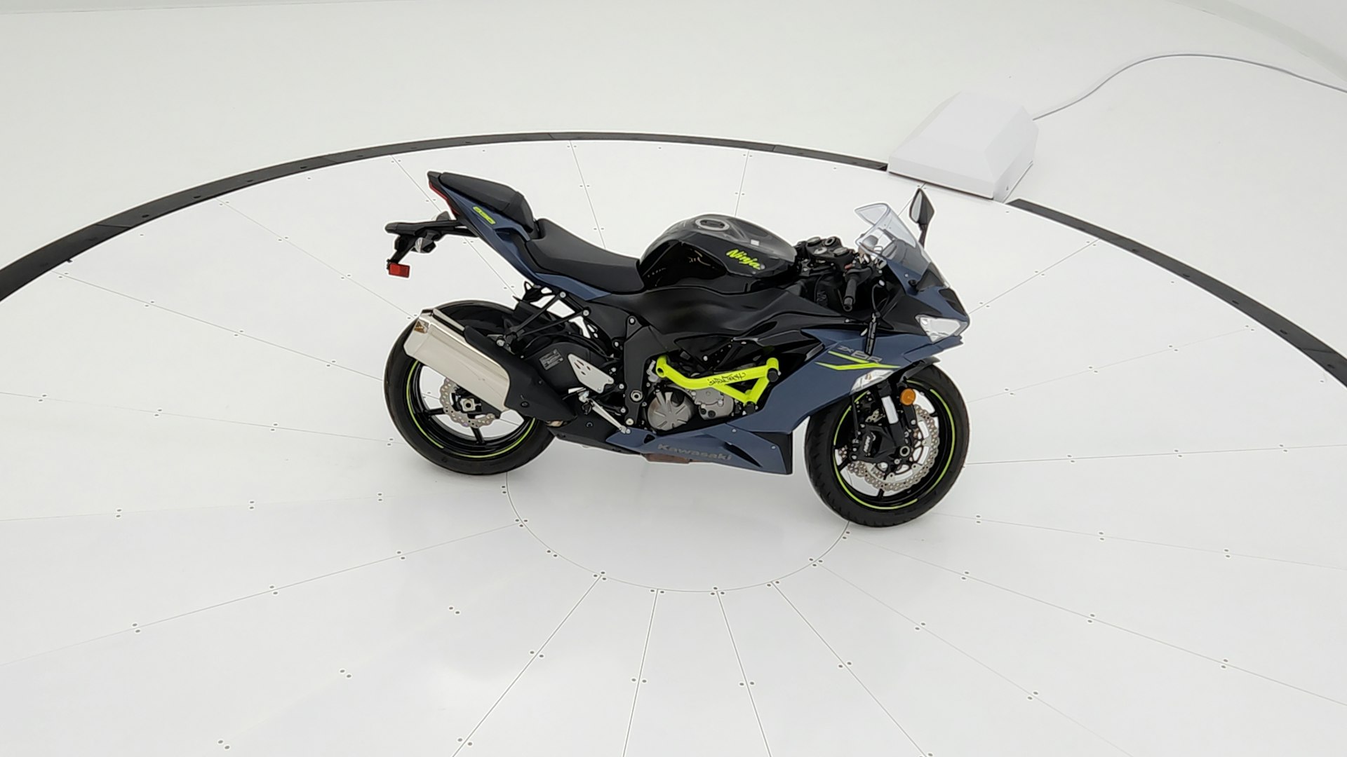 2022 Zx6r White